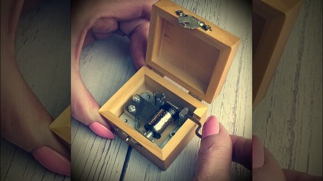 Музыкальная шарманка Роза (массив)