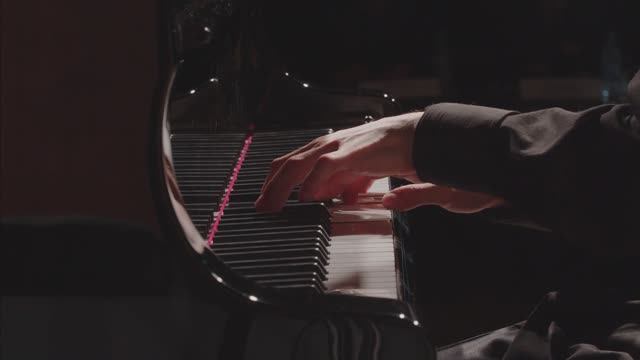 Карина Бáрас. Интермеццо