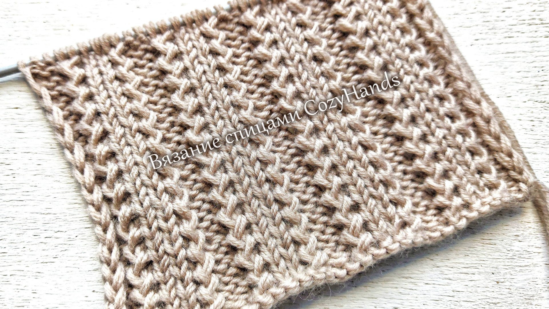 Красивый вертикальный узор с косичками для вязания шапки, варежек и тёплых свитеров