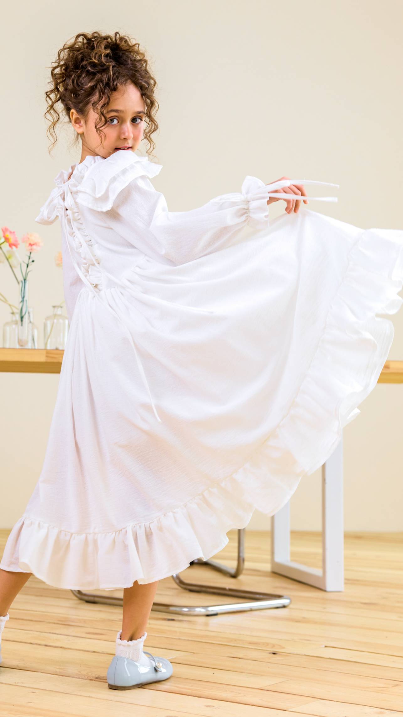 Аксинья в Прованс белом, хаки и лаванда_13 сек