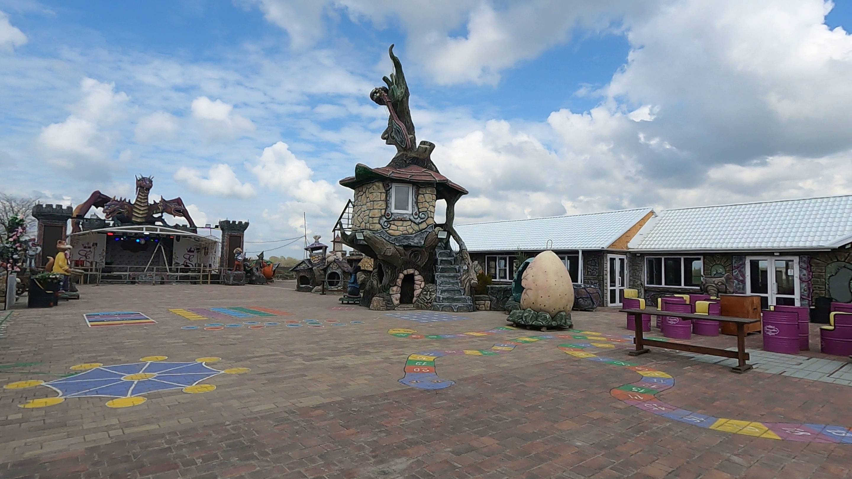 скульптуры  из  арт бетона. коллекция  автомобилей  парк Еленовка.