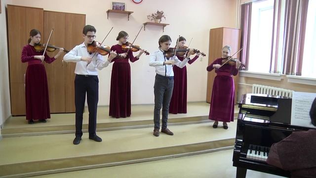 Ансамбль скрипачей "Пиццикато"  муз. М.Блантер, сл. М.Исаковский "В лесу прифронтовом"