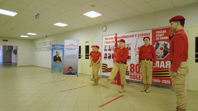 Смена караула у Знамени Победы в МАОУ «Гимназия «Краснообская»
