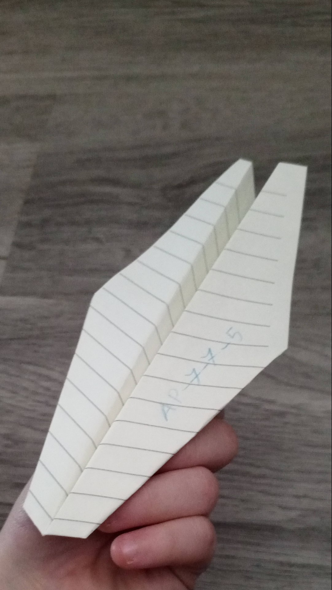 Как сделать самолётик из бумаги