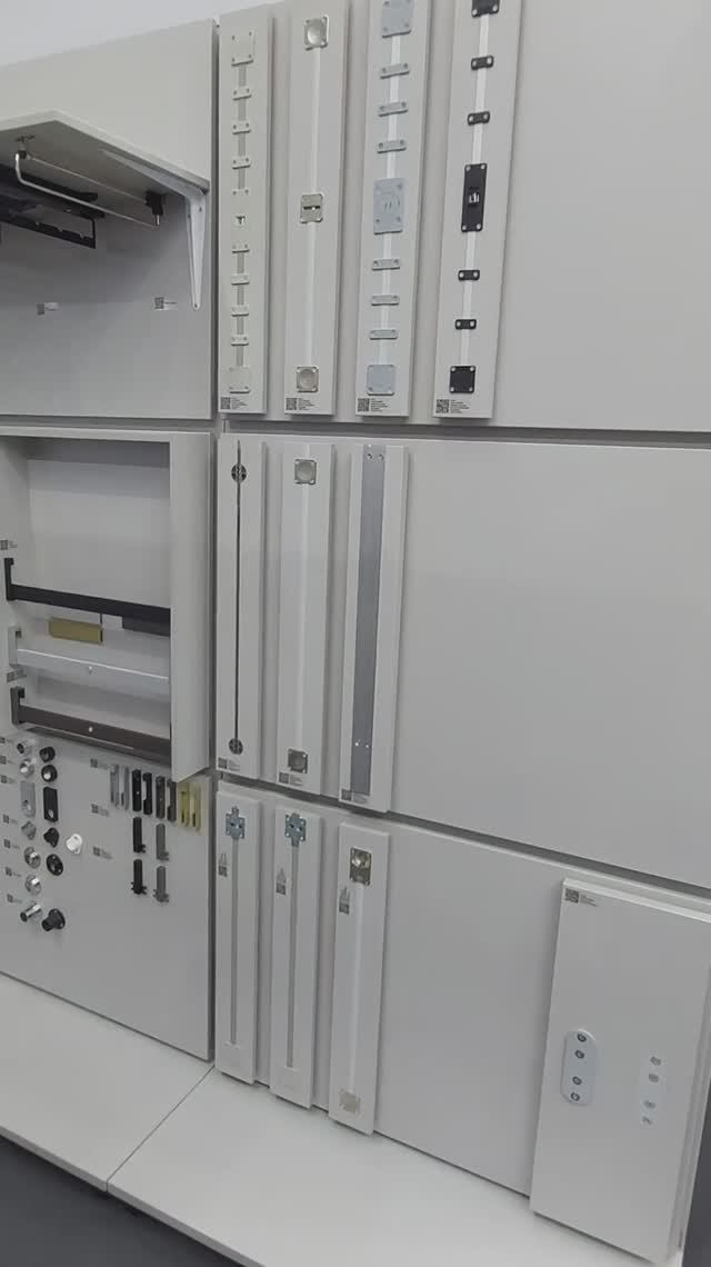 Стенд МДМ на выставке UMIDS 2025. Натяжные механизмы для высоких фасадов и штанги для шкафов