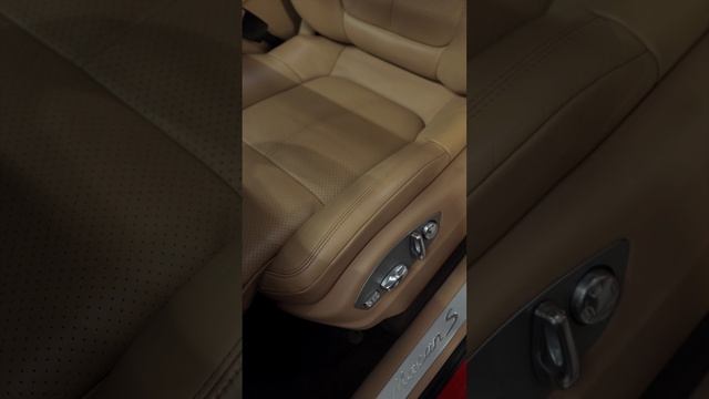 Химчистка салона и ремонт кожи Porsche Macan