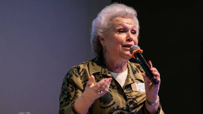 Родину я начала любить только после переезда.Елена Маньенан