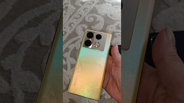 золотой телефончик