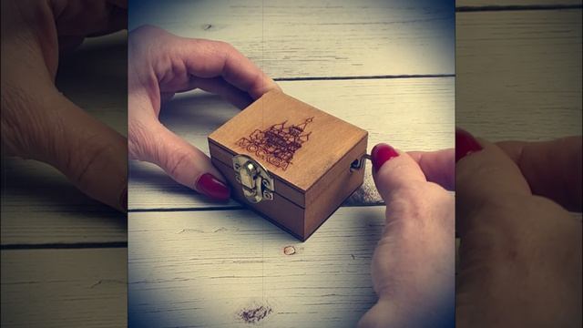 Музыкальная шарманка Москва гравировка (массив) Подмосковные вечера