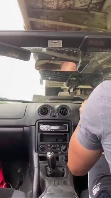 Отчаянный водитель легкового авто проехал под КАМАЗом с полуприцепом