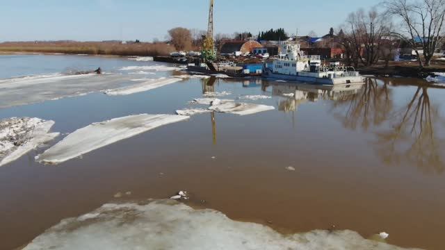 Усть-Ишим. Ледоход на Иртыше.