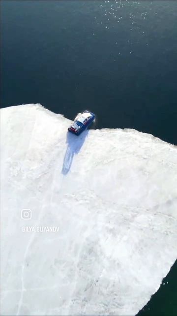 На Байкале апрель