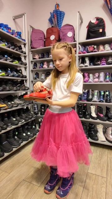 Чем больше пар, тем лучше!
Не расстраивайте ребенка. Купите ему модную обувь!