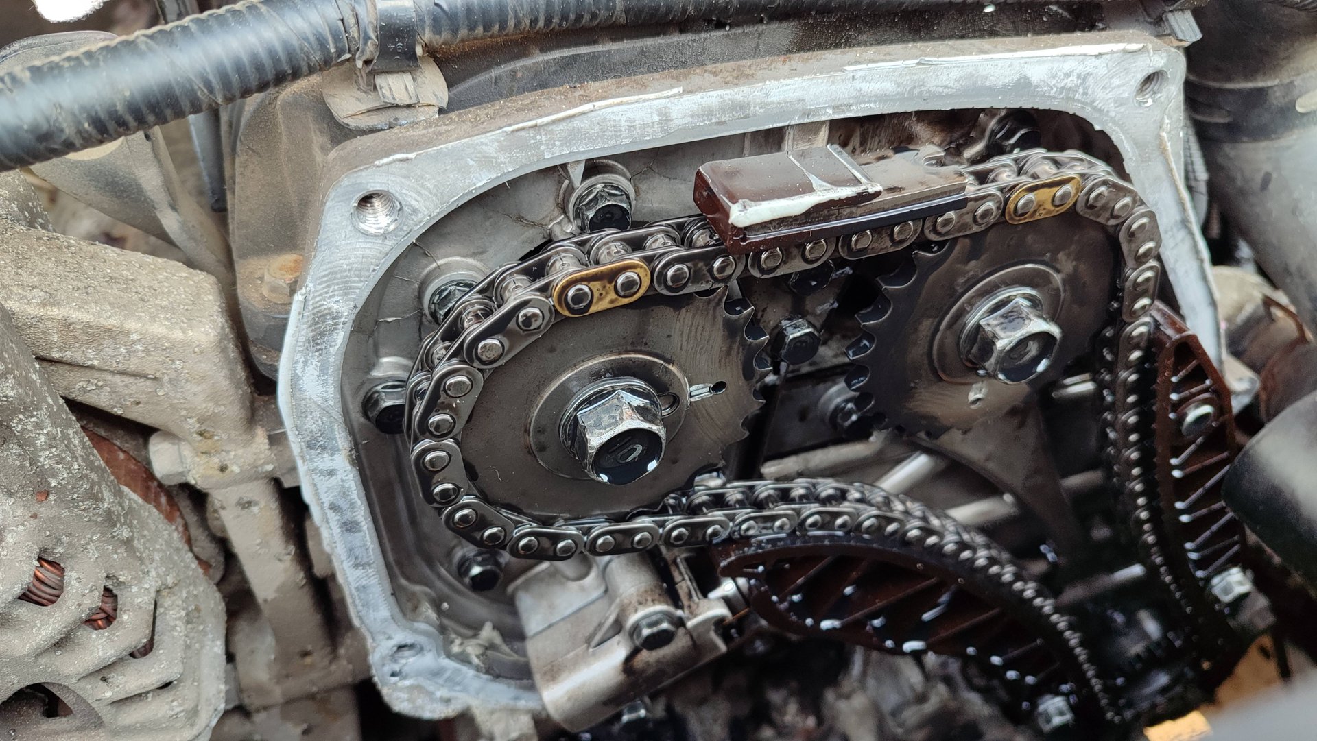 Проскочила цепь ГРМ на Hyundai H-1 Застучали форсунки машина заглохла на ходу и перестала заводиться