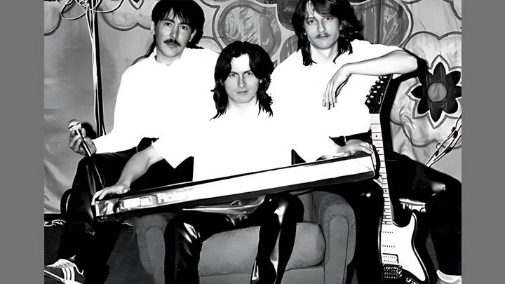 Казахстан. п.г.т. Урицк. 90-ые. виа  ПАРИ