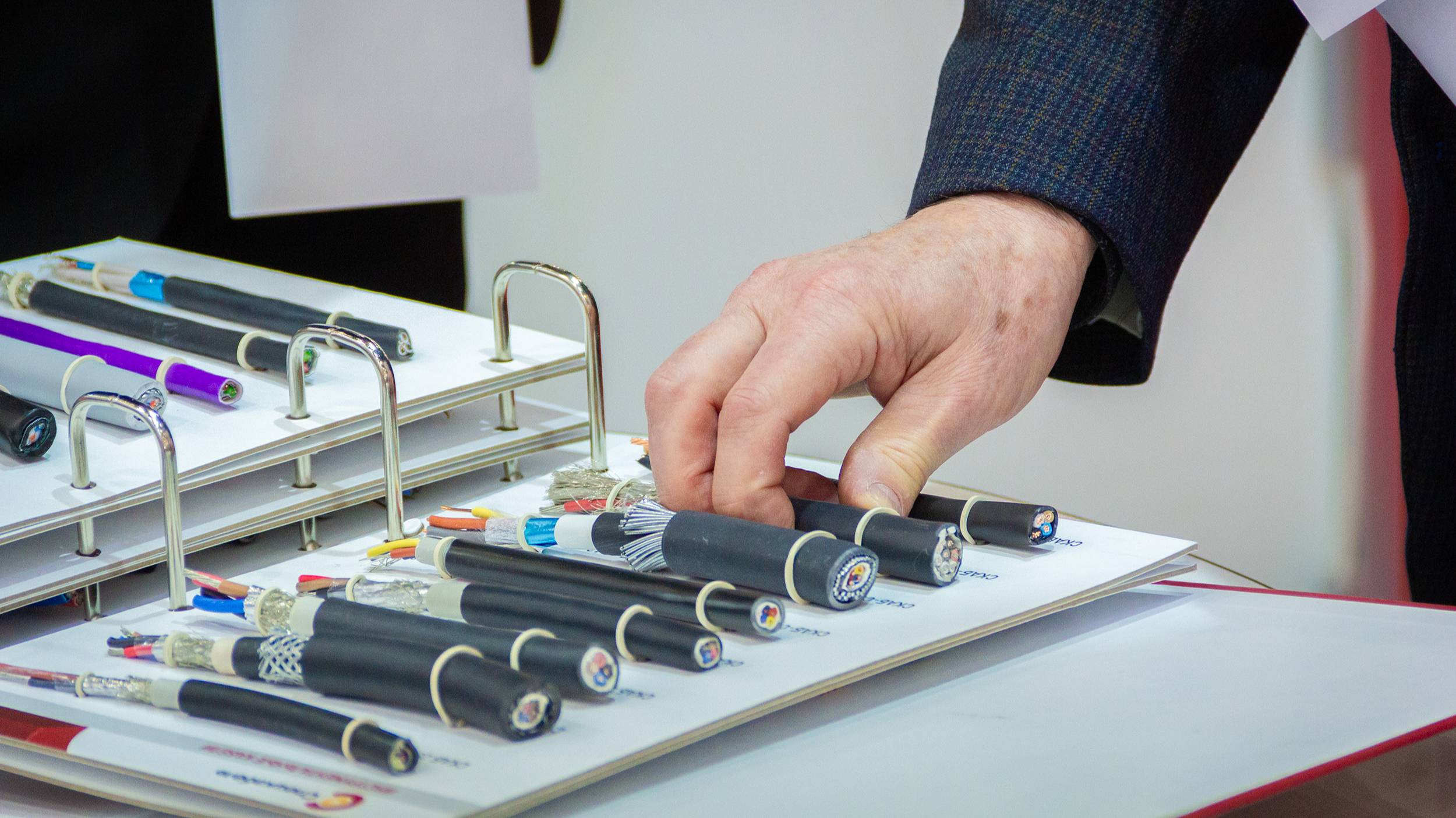 Самый тонкий В МИРЕ оптический бортовой кабель презентовал «Спецкабель»