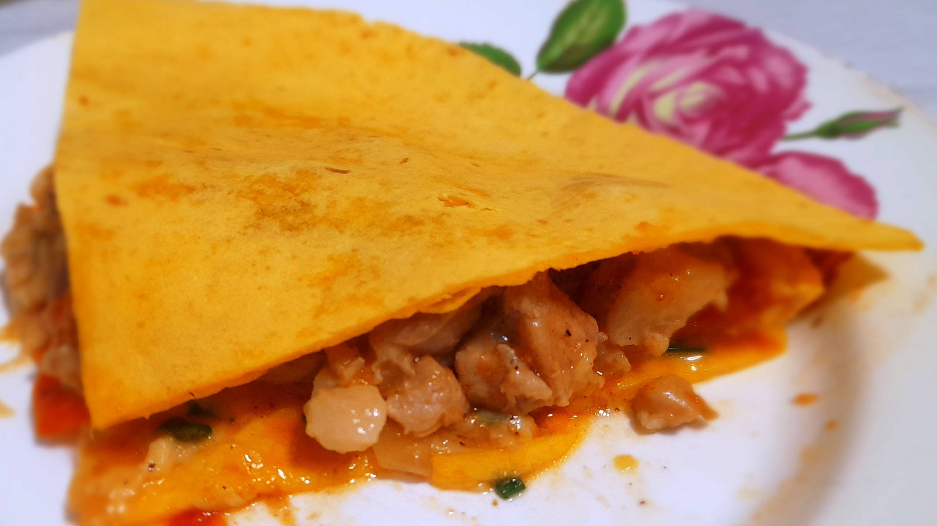 Кесадилья со свининой