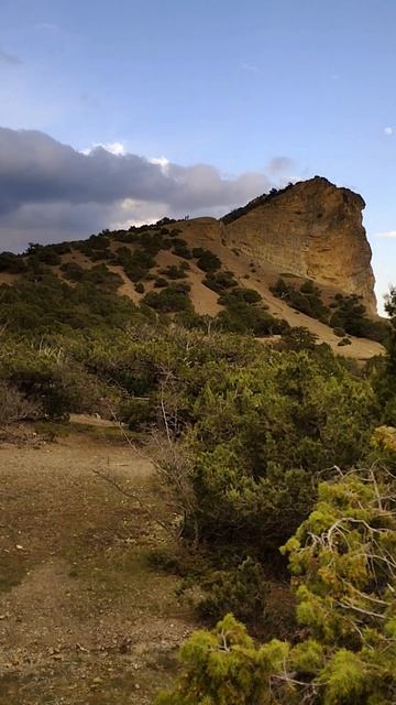 Прогулка на мыс Капчик. Коба-Кая, где гуляют люди.Крым.