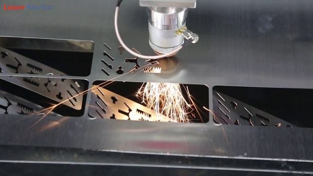 Резка металла на лазерном станке LiMark. Режет быстро как по маслу даже толстые листы!