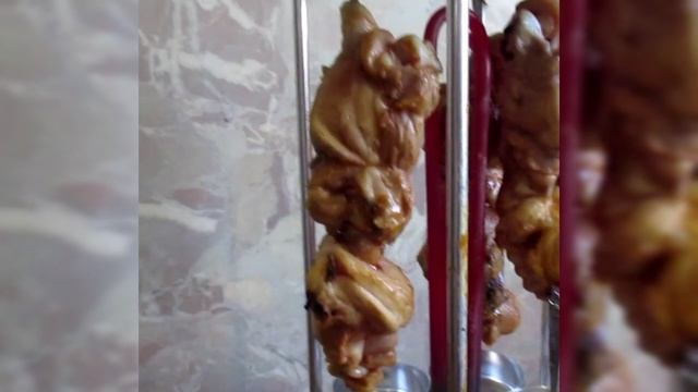 Шашлык из курицы на электро-шашлычнице Дельта, процесс жарки в мгновенном режиме. со случайными пере