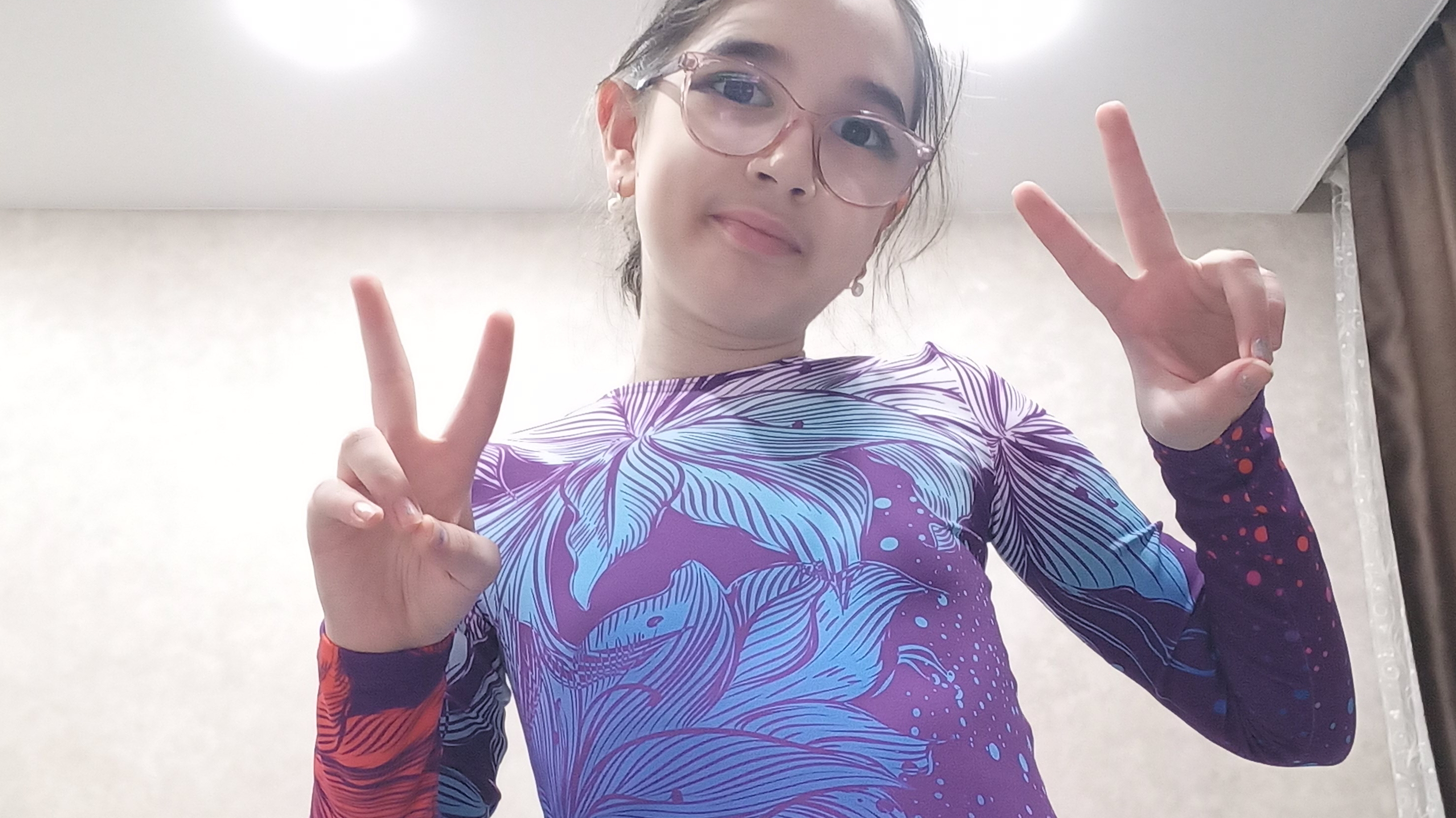 первое моё выступление с новой песней и танцым