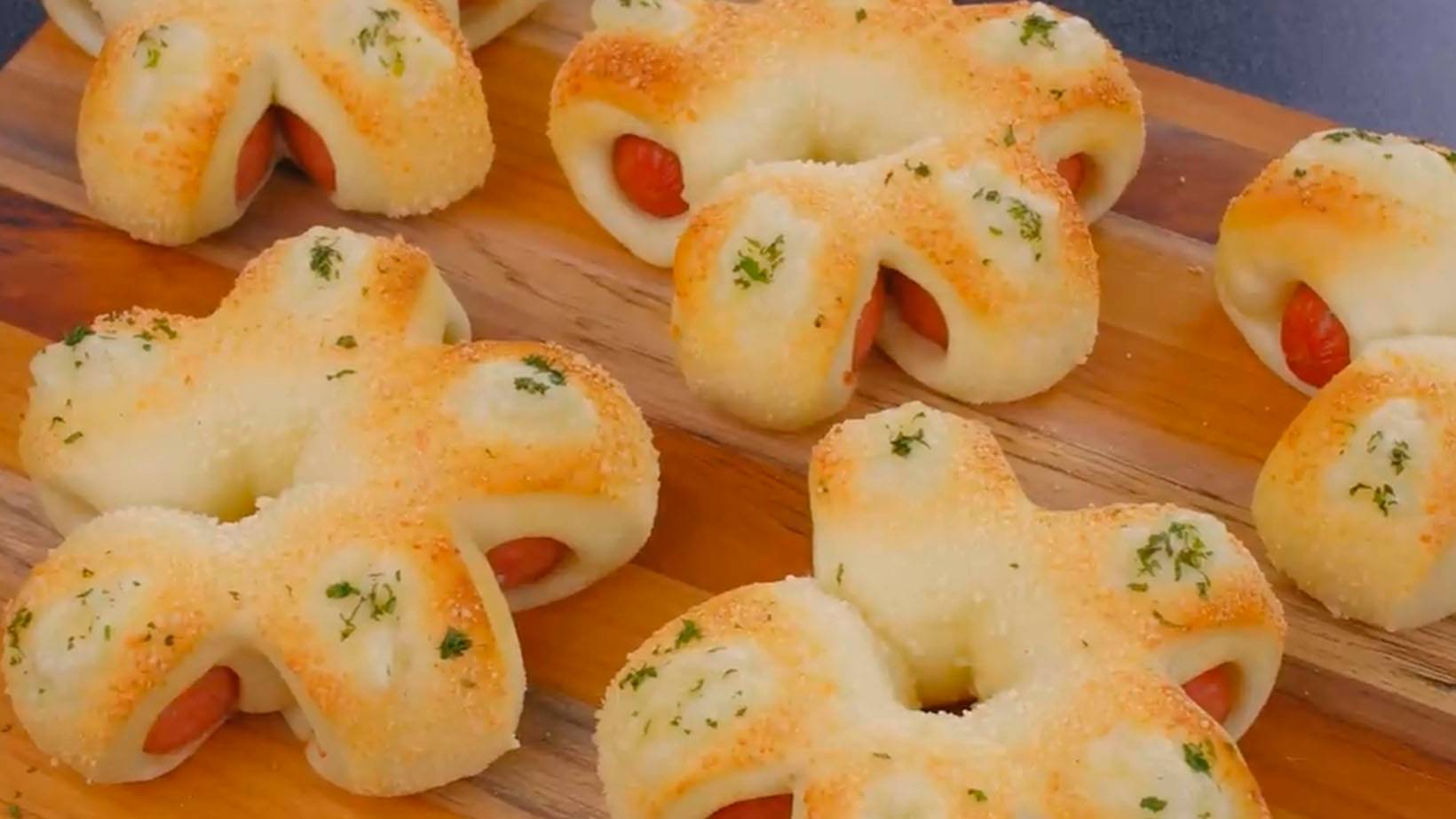 Необычно и очень вкусно! Сосиска в тесте в виде цветочка