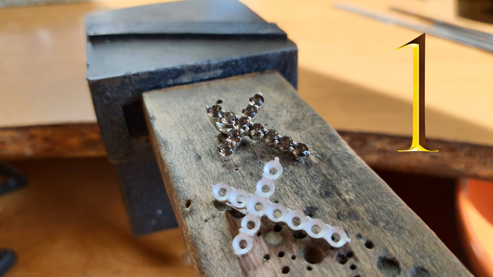 Ювелирное дело. Как я учился крепить камни в серебряный крестик! (Часть номер 1)