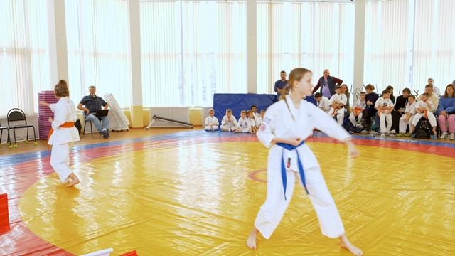 10_Две девочки