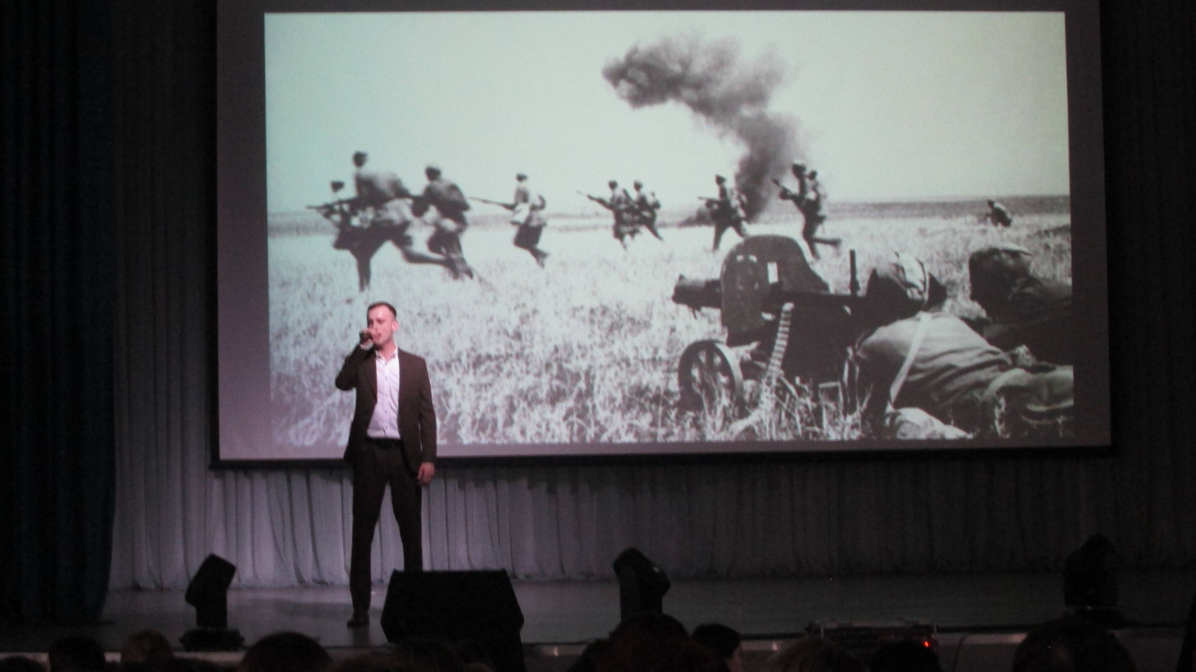 Звучит песня НА БЕЗЫМЯННОЙ ВЫСОТЕ