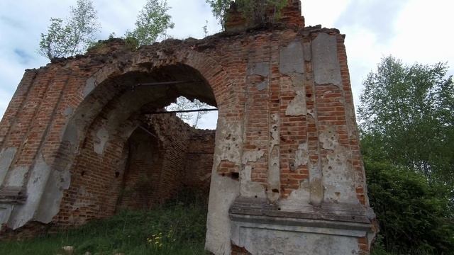 Руины церкви в урочище Сережань.