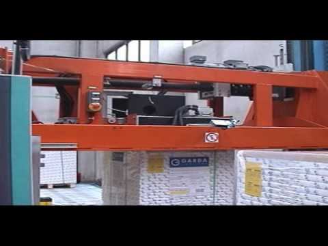 Упаковка бумаги на машине вертикальной обвязки РЕТ лентой