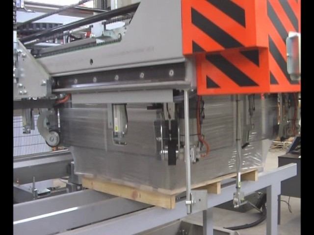 Упаковка методом стретч худ ячеистого бетона на машине OMS IS43