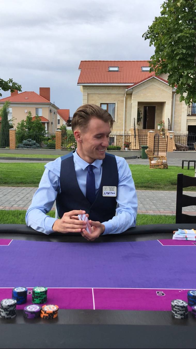 Фан покер на корпоративе в офисе. Москва 2025