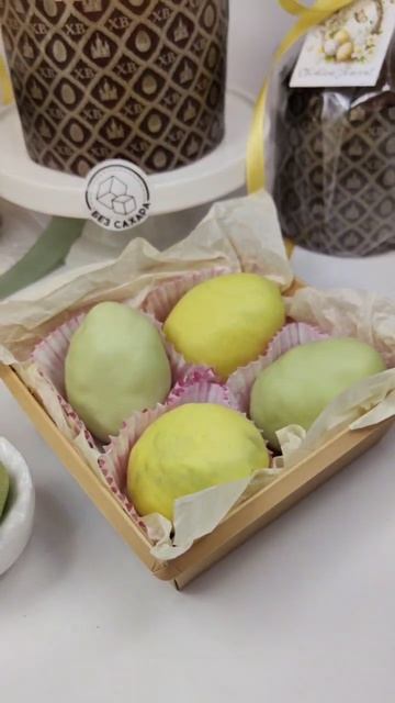 Пасхальные яйца шоколадные, ванильные.