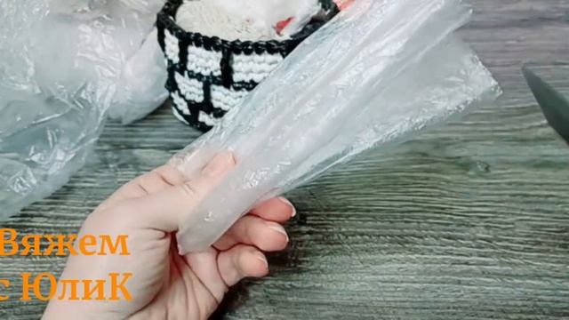 Показываю как сделать вазу из пластиковой бутылки и пакетов