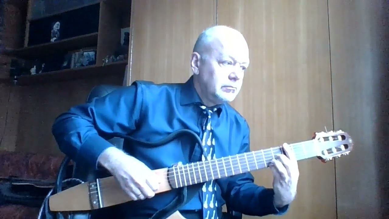 Все стало вокруг голубым и зеленым... на гитаре