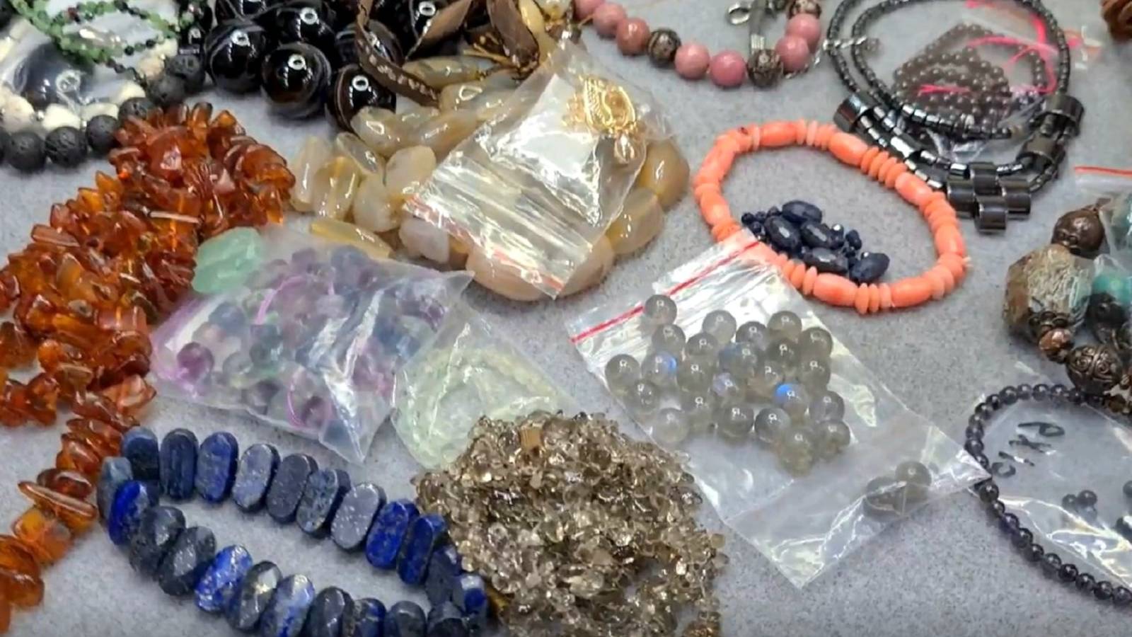 ПЕРЕДЕЛКА. Обзор материалов. Раухтопаз, пренит, лазурит, иолит, лабрадор, коралл, хризоколла и др.