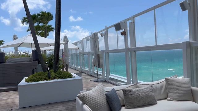 1 Hotel South Beach. Показ мод