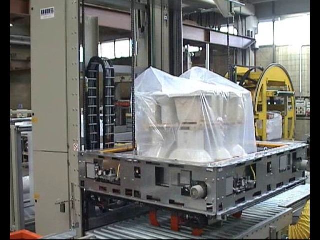 Упаковка сантехники на машине OMS AT53