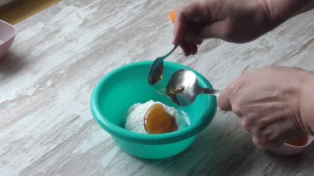 Творог, яблоки, корица ... и слоеное тесто.. Ну очень вкусно. Hojaldre con manzana.