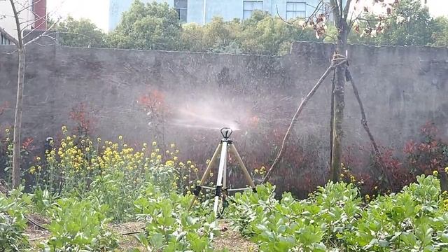 Поливочная установка для полива большой площади.