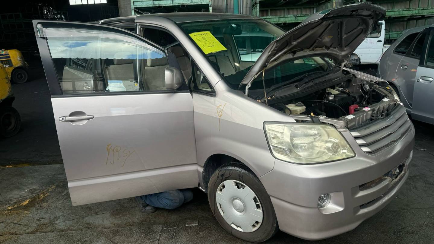SY788 TOYOTA NOAH AZR60-0131243 1AZ-FSE AT 2WD (ODO: 76 699km)