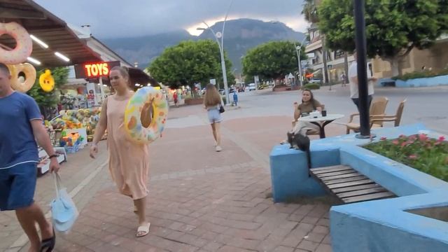 Пляж в Гейнюк, постоянные волны __ Отель OMORFI GARDEN RESORT