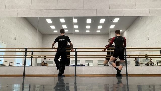 Классический танец-упражнение-релеве-пассэ-батман тандю