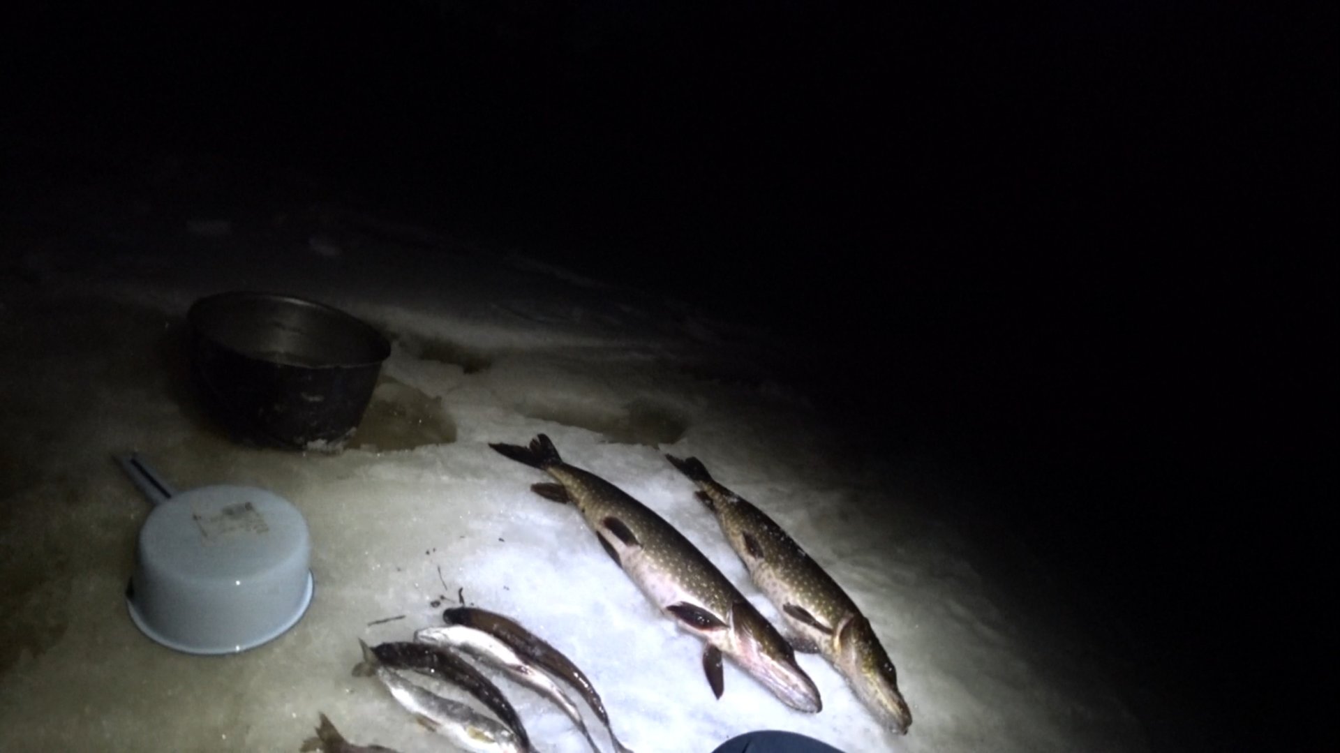 Рыбалка на севере весной.