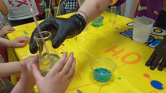 Приготовление космического бабл ти.mp4