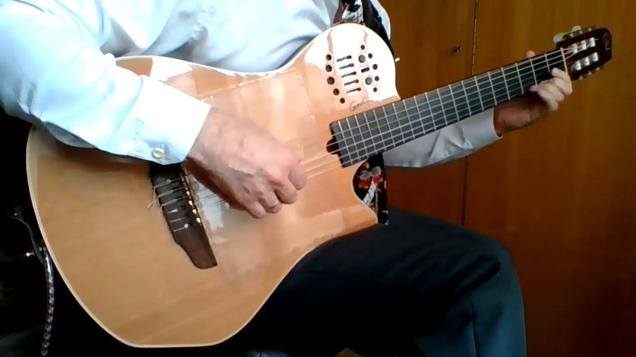 Девочка-видение (Максим Леонидов) на гитаре