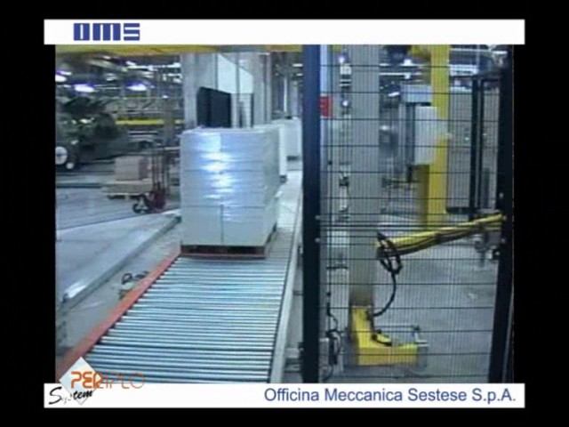 Упаковка картона на автоматическом паллетообмотчике OMS AV750 упаковка в стретч пленку