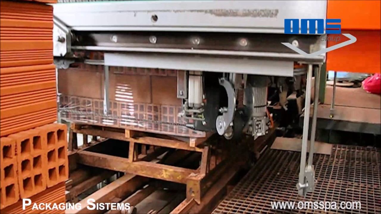 Упаковка кирпича керамического в стретч худ на машине ОМС IS43