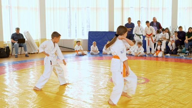 07_Две девочки и мальчик